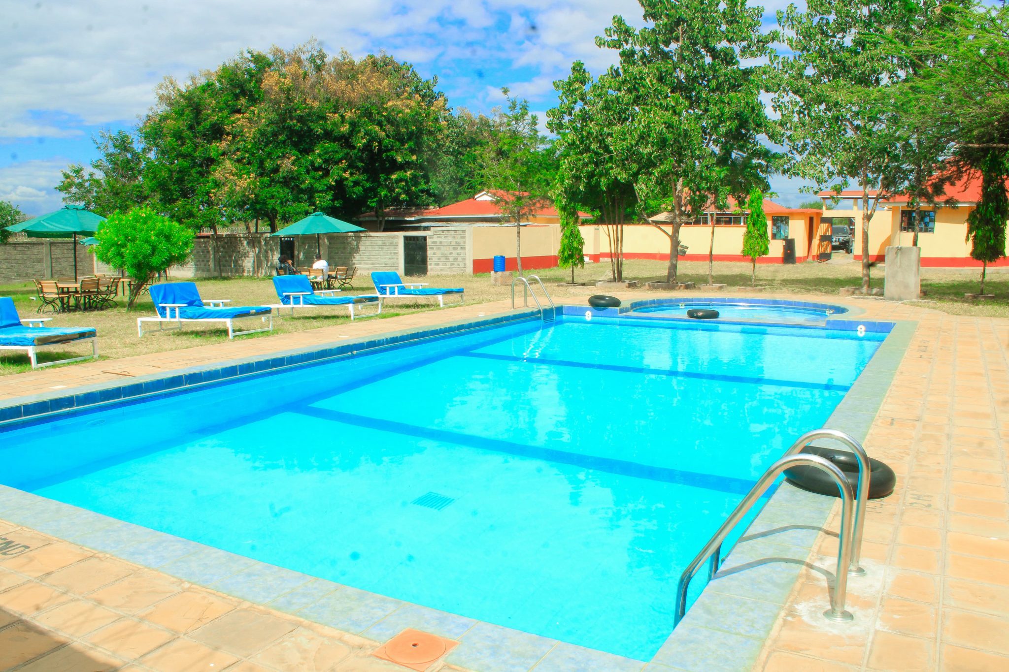 Luxury Rooms and Dining Experience - Thatha Hills Resort